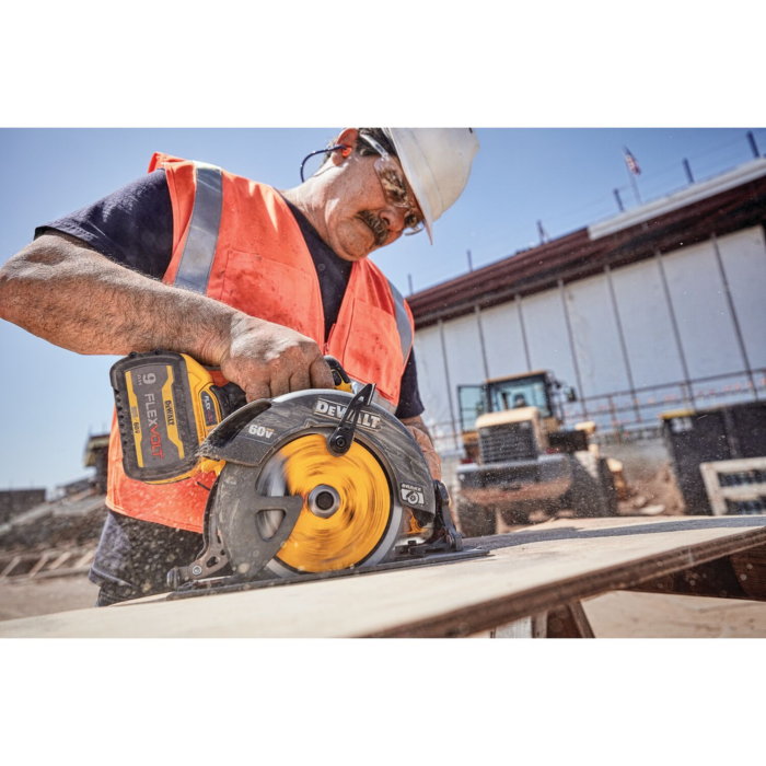 Dewalt DEWALT 60V MAX Brushless Cordless 7 1 4 in. Circular Saw with Electronic Brake Kit